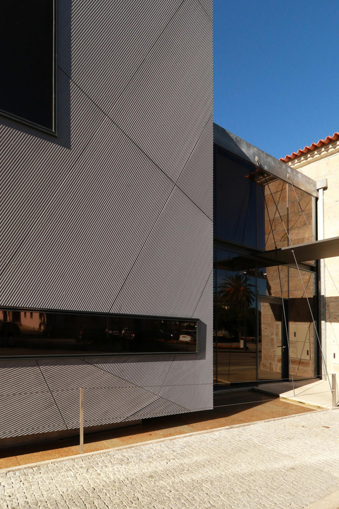 Santa Casa da Misericórdia, Valpaços: EQUITONE [linea] LT20 - EQUITONE