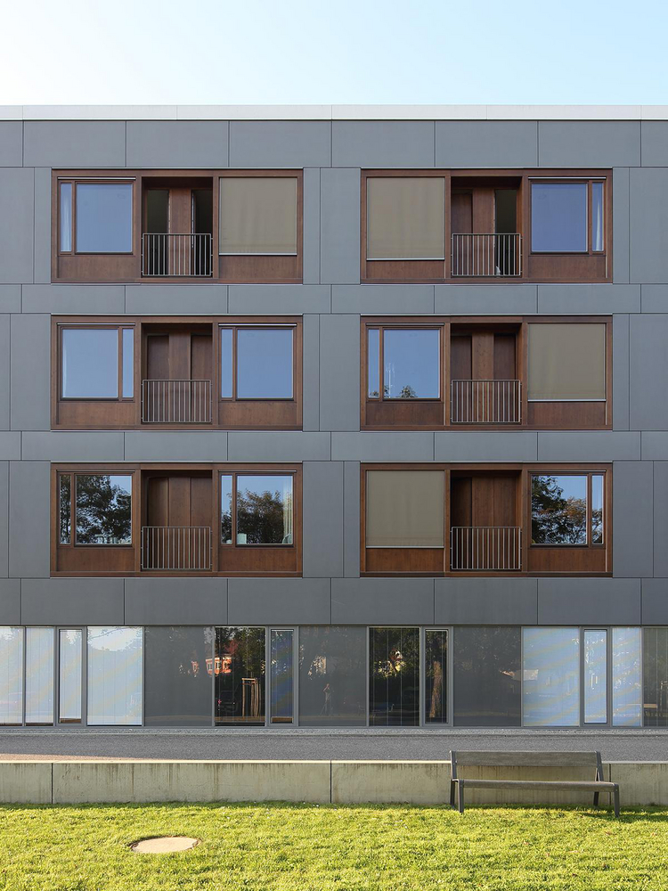 Detail Page - EQUITONE